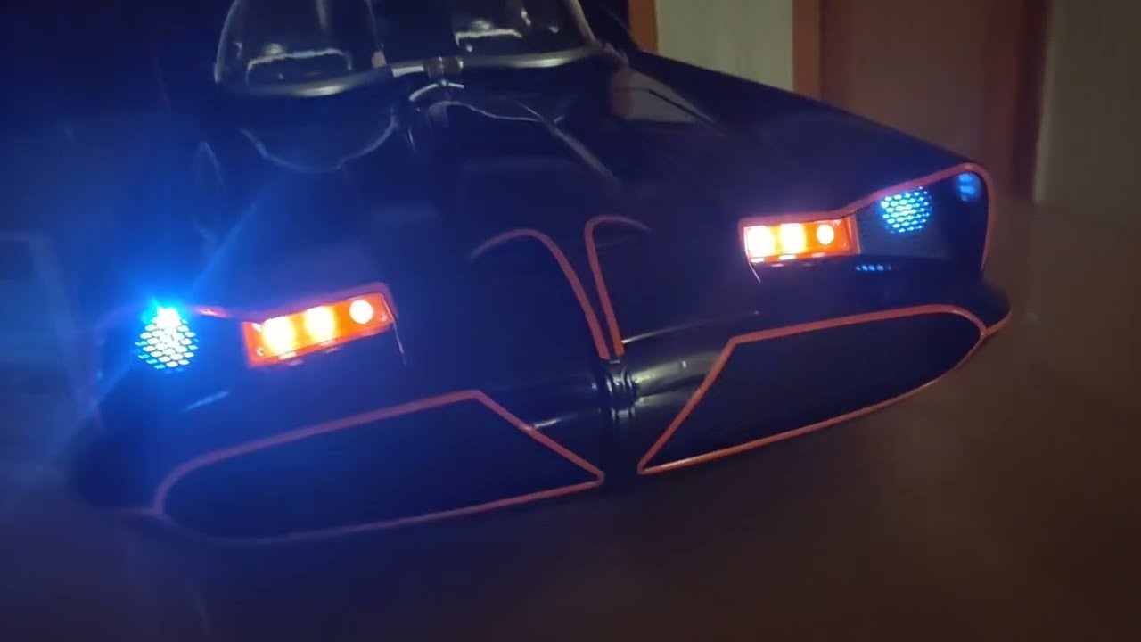 JazzInc Dioramas 1966 Batmobile Deluxe --- LED Lightshow - YouTube