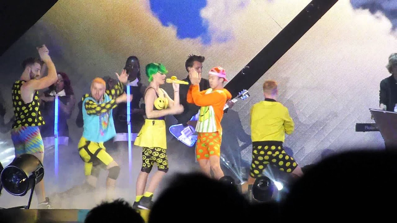 Katy Perry - Walking on Air @ Tacoma Dome, Seattle 2014 - YouTube