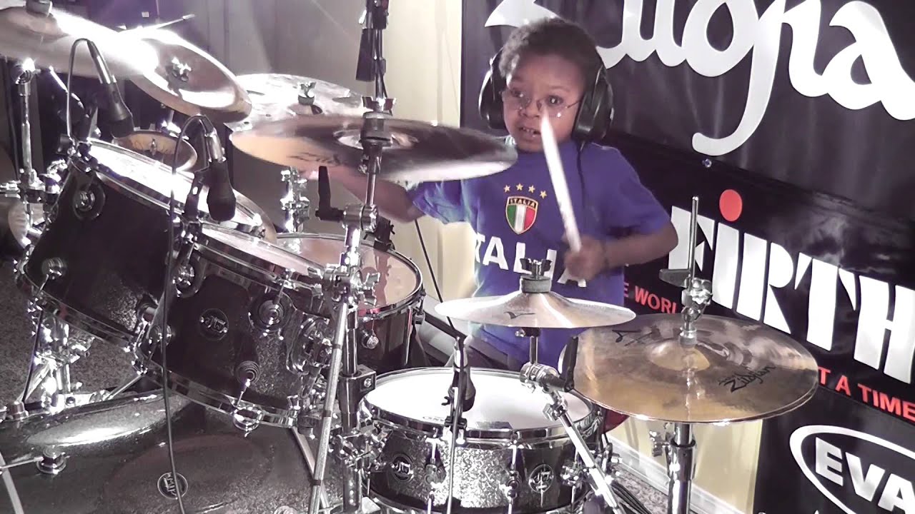 Sum 41 - Screaming Bloody Murder, 6 Year Old Drummer, Isaac Rocks - YouTube