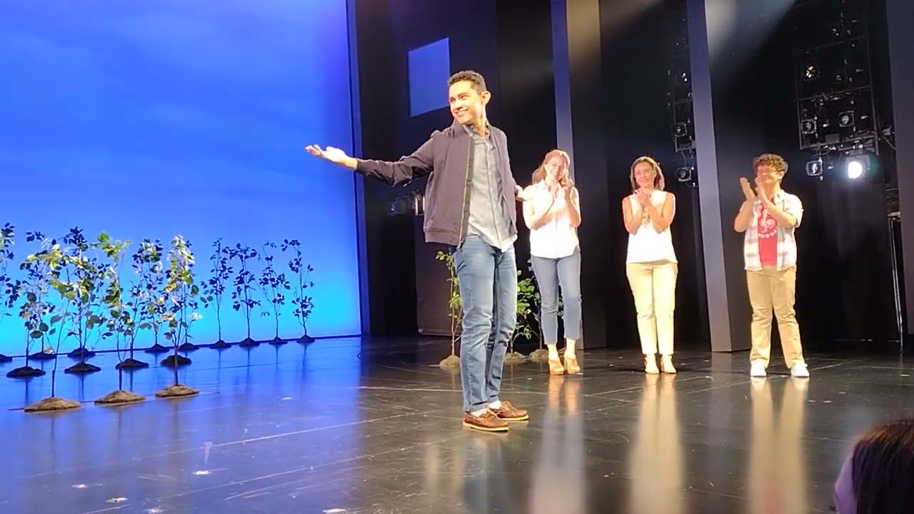 Mateo Lizcano as Evan Hansen Final Curtain Call 9/17/22 - YouTube