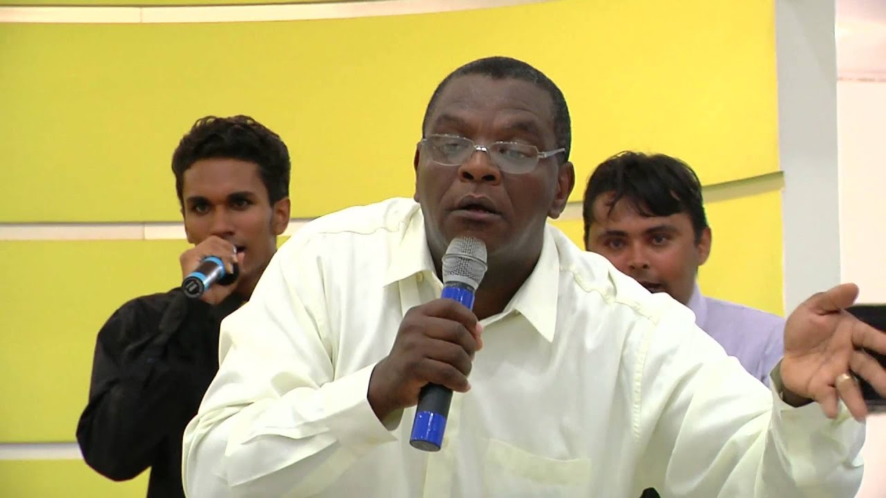 Pr. Dilson - Celebrai com Júbilo - YouTube