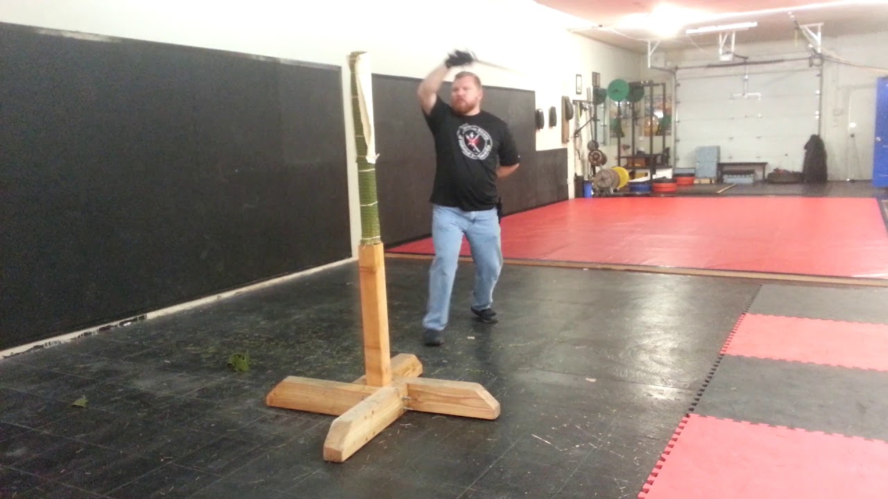 Cutting linen wrapped tatami with a rapier - YouTube