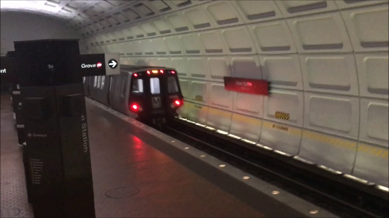 Red Line Metro Train leaving Union Station - YouTube