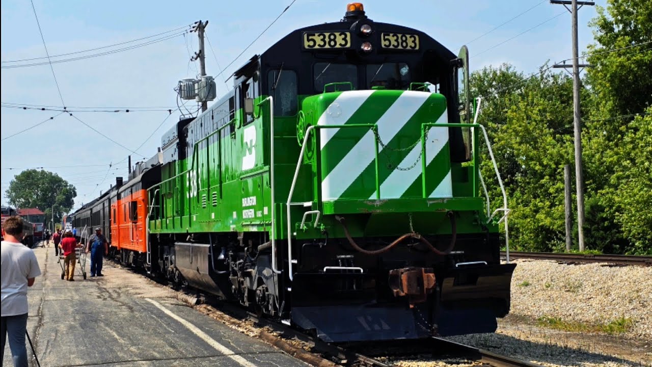 Burlington Northern 5383 Engine at IRM!! - YouTube