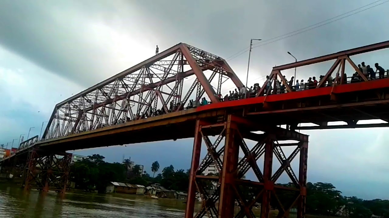 ছেলেটি প্রায় ২০০মিটার উপর থেকে পরার সাহস দেখুন! Jumping King Bridge ...