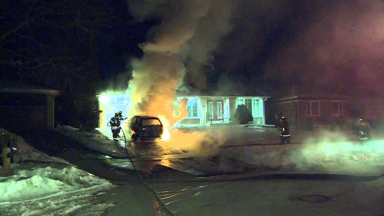 La Rush Dr Car Fire in Driveway Etobicoke Toronto - YouTube