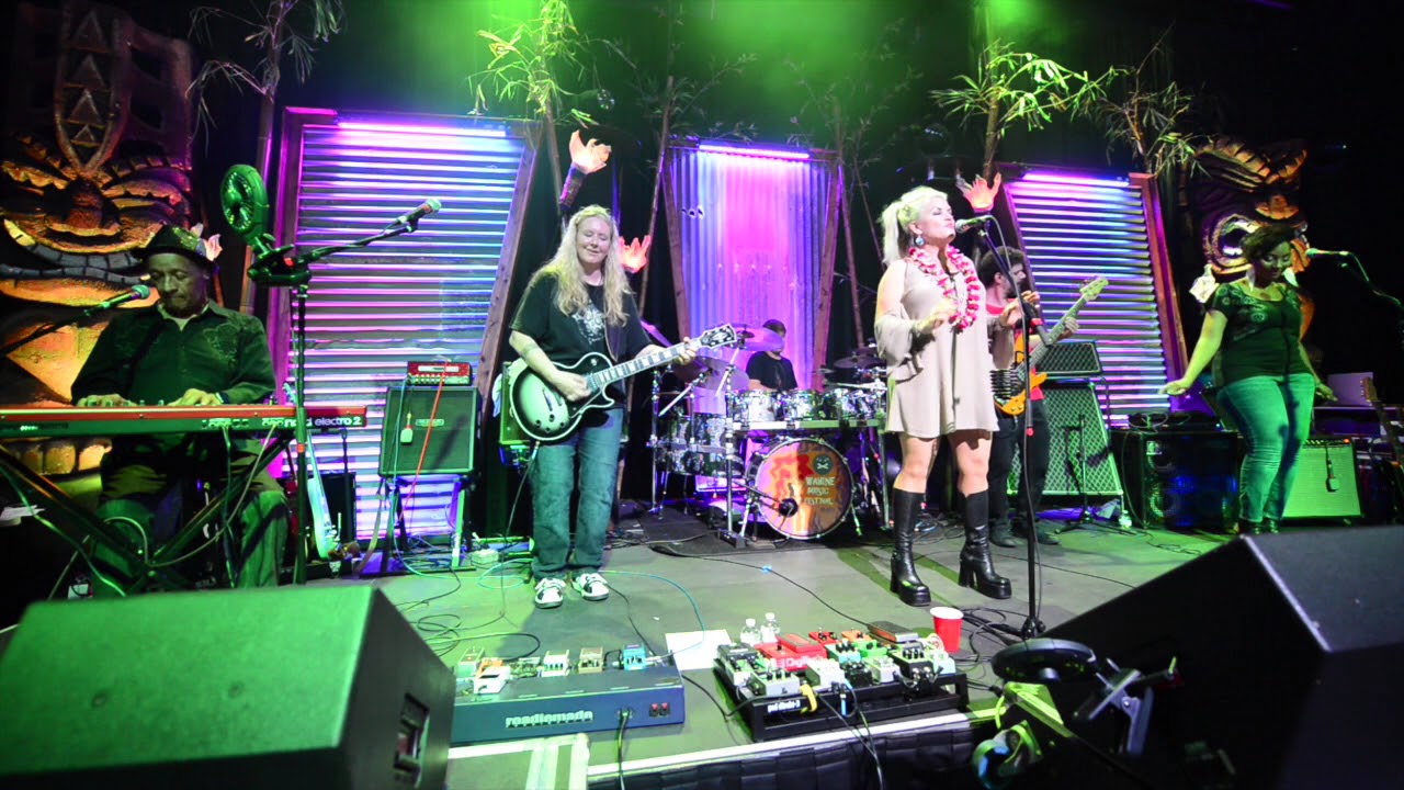 Deborah Vial Band "Tell Me" ( G. Esestrada) - YouTube