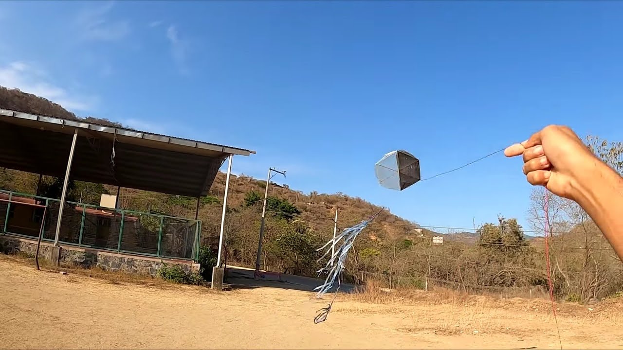 VOLANDO PAPALOTE (CULEBRINA, CHICHIGUA, COMETA) se nos fue el papalote ...