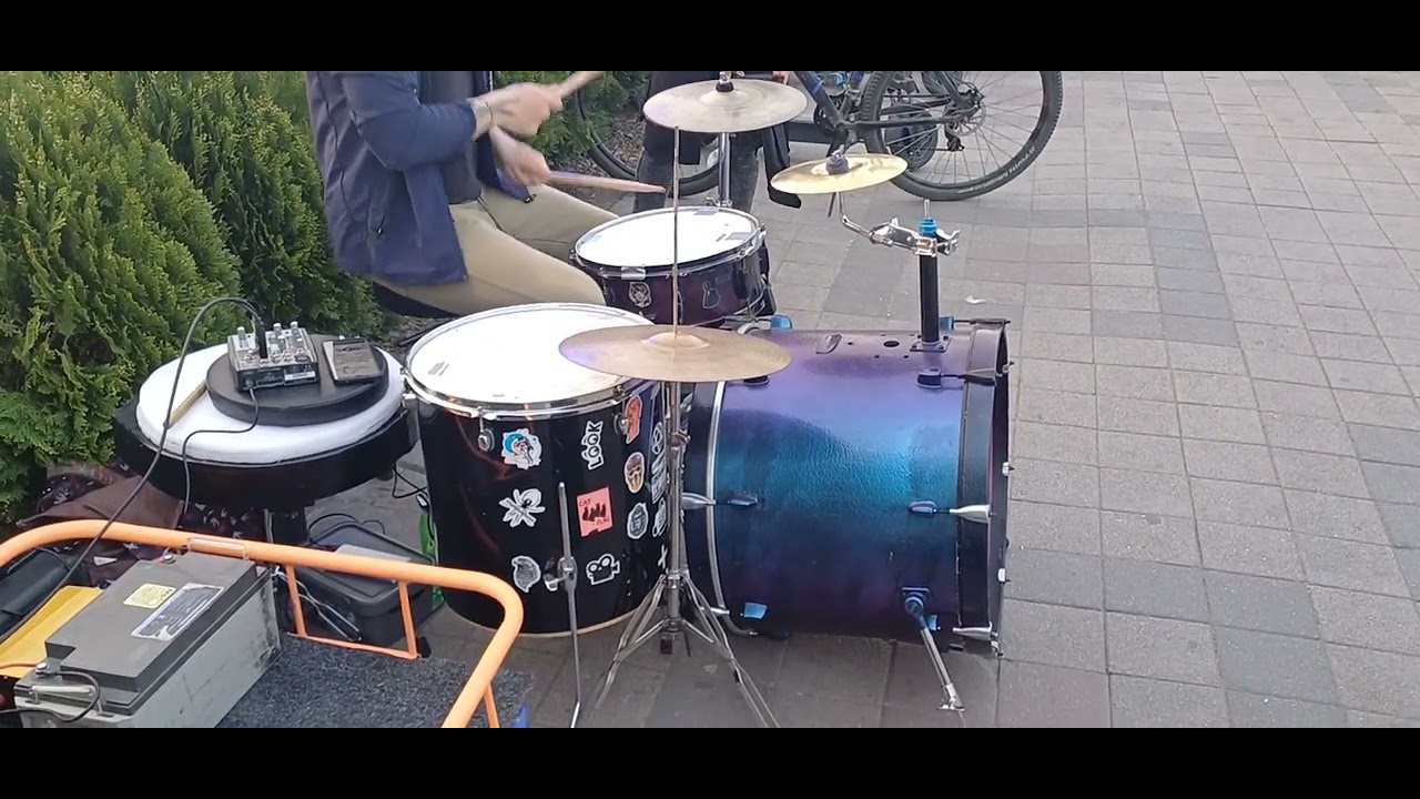 Барабанщик возле галереи Краснодар🥁🤟 - YouTube