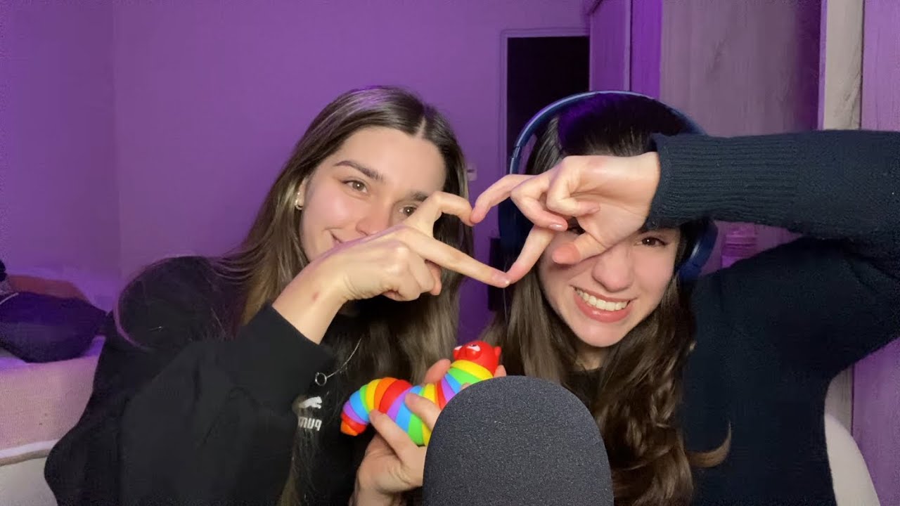 ASMR CON MI HERMANA 💓 | triggers | susurros | mouth sounds - YouTube