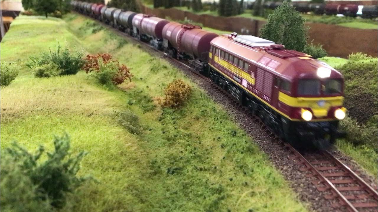 M62 3513 z cysternami GATX na makiecie KMK Radom 8 - YouTube