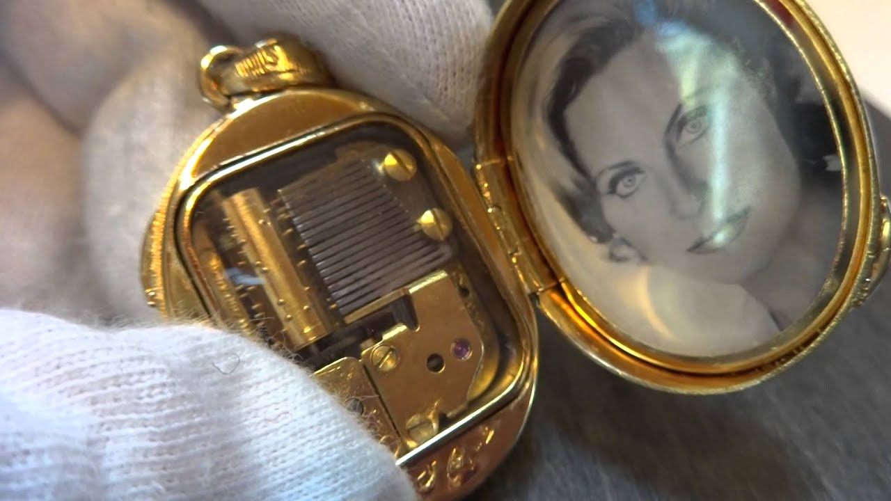 Reuge musical locket pendant Memory from Cats - YouTube