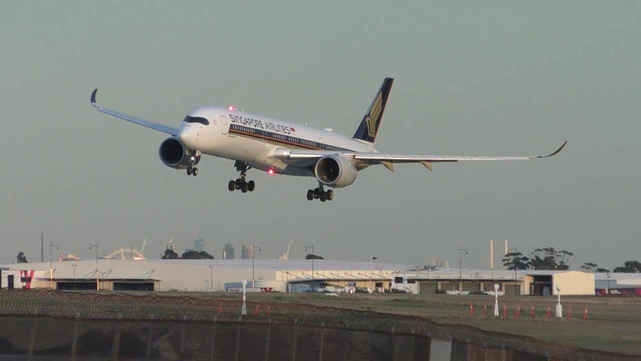 Singapore Airlines Wing Dip Windy Landing - Melbourne Airport ...