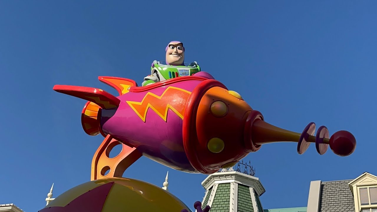 Stars on Parade - with full Peter Pan float - Disneyland Paris, May ...