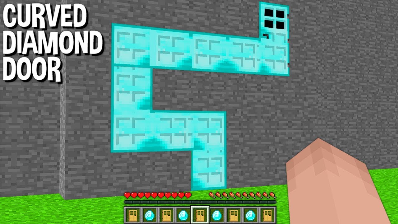 What inside this CURVED DIAMOND DOOR in Minecraft ! CURSED DIAMOND BASE ...