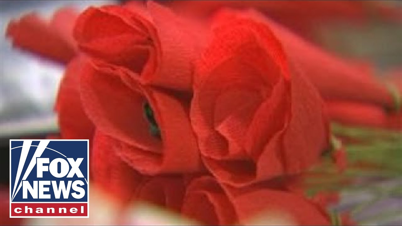 The 'poppy lady' hand-crafts poppies in honor of veterans - YouTube