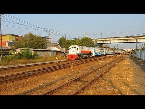 CC 201 45 "Bader", Kereta Api Malioboro Ekspress Pagi - YouTube