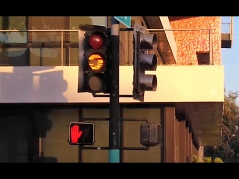 ICC Traffic Light & Econolite Neon Ped Light (30th St & Howard Ave ...