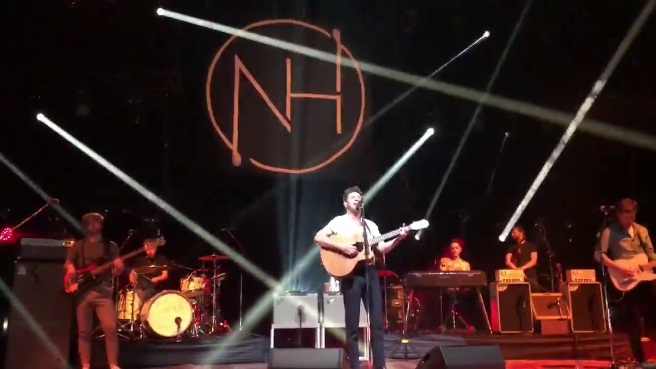 Fan Project at Niall Horan's Singapore Concert. - YouTube