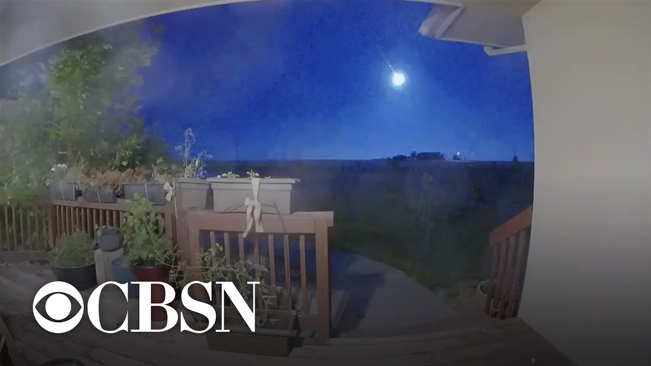 Bright blue fireball caught on videos over Colorado - YouTube