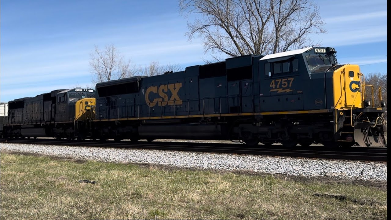 CSX #4757/CSX #4555 (Elephant Style) & 40 cars on L303 with Horn Salute ...