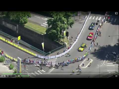 Wout van Aert komt pijnlijk ten val in de tijdrit en moet opgeven | Tour | sporza