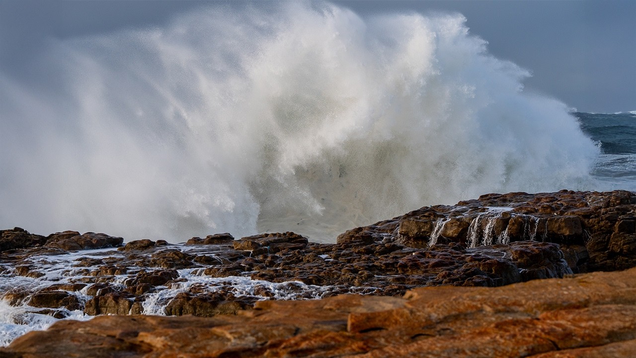 Huge Waves Smash KZN Coastline - YouTube