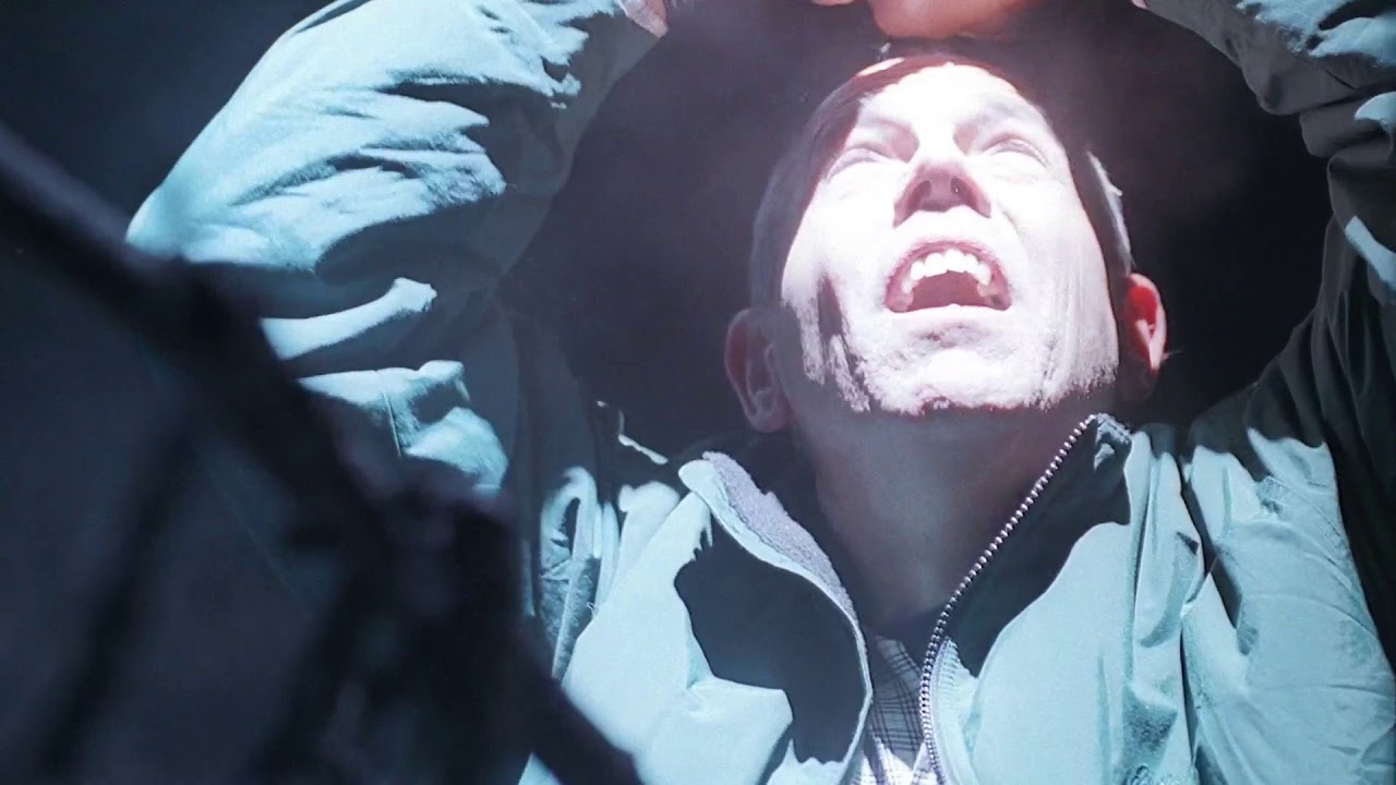 The X-Files - A man from the rescue team sees UFO near the crash site ...