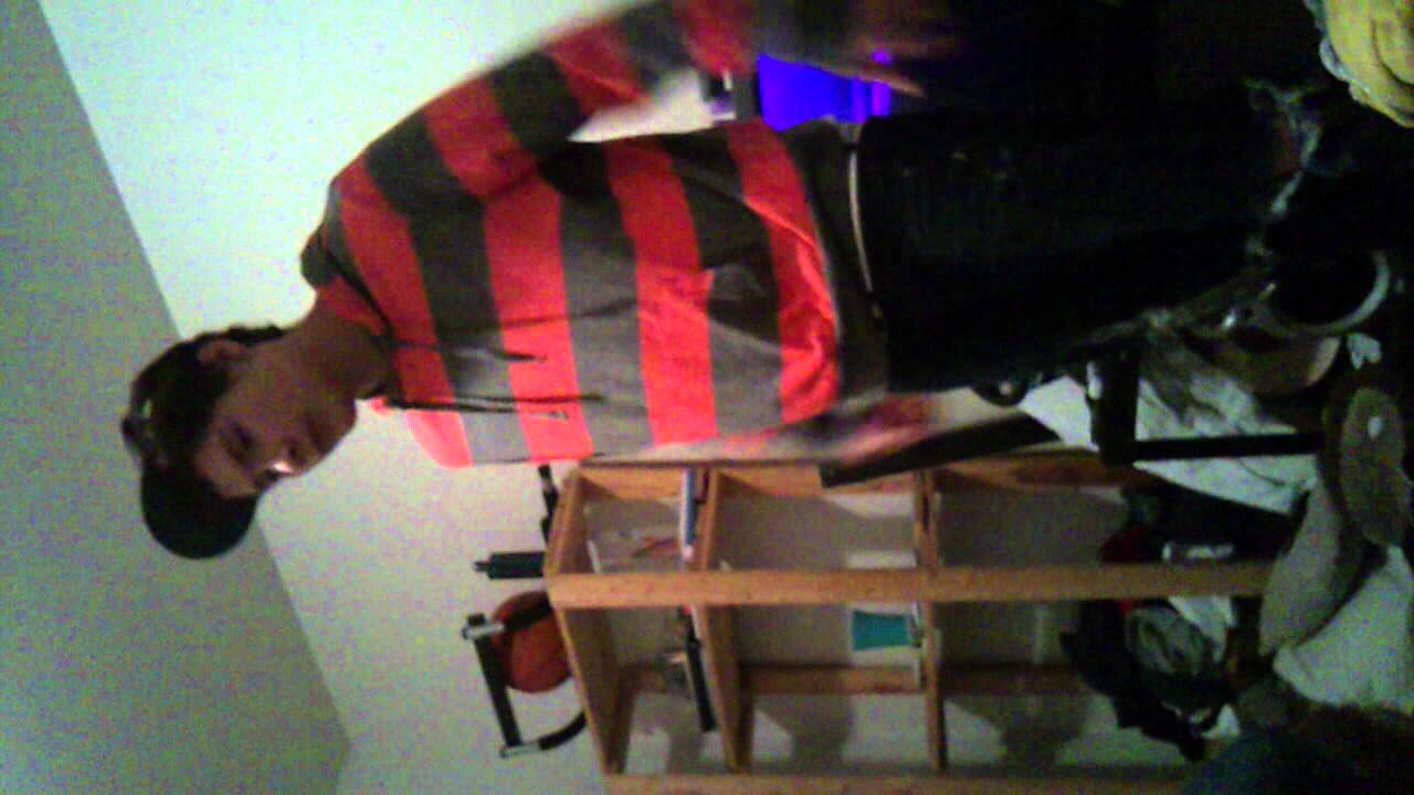 Guy tripping out while dancing . - YouTube