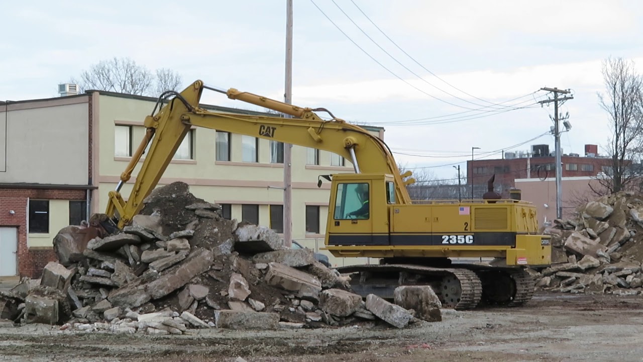 Caterpillar 235C Hydraulic Excavator - YouTube