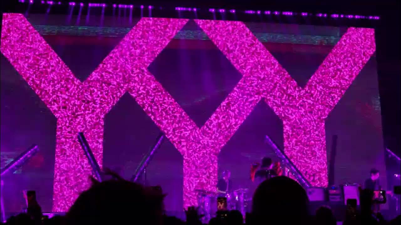 Yeah Yeah Yeahs - Heads Will Roll (Live - NYC - Forest Hills Stadium 10 ...