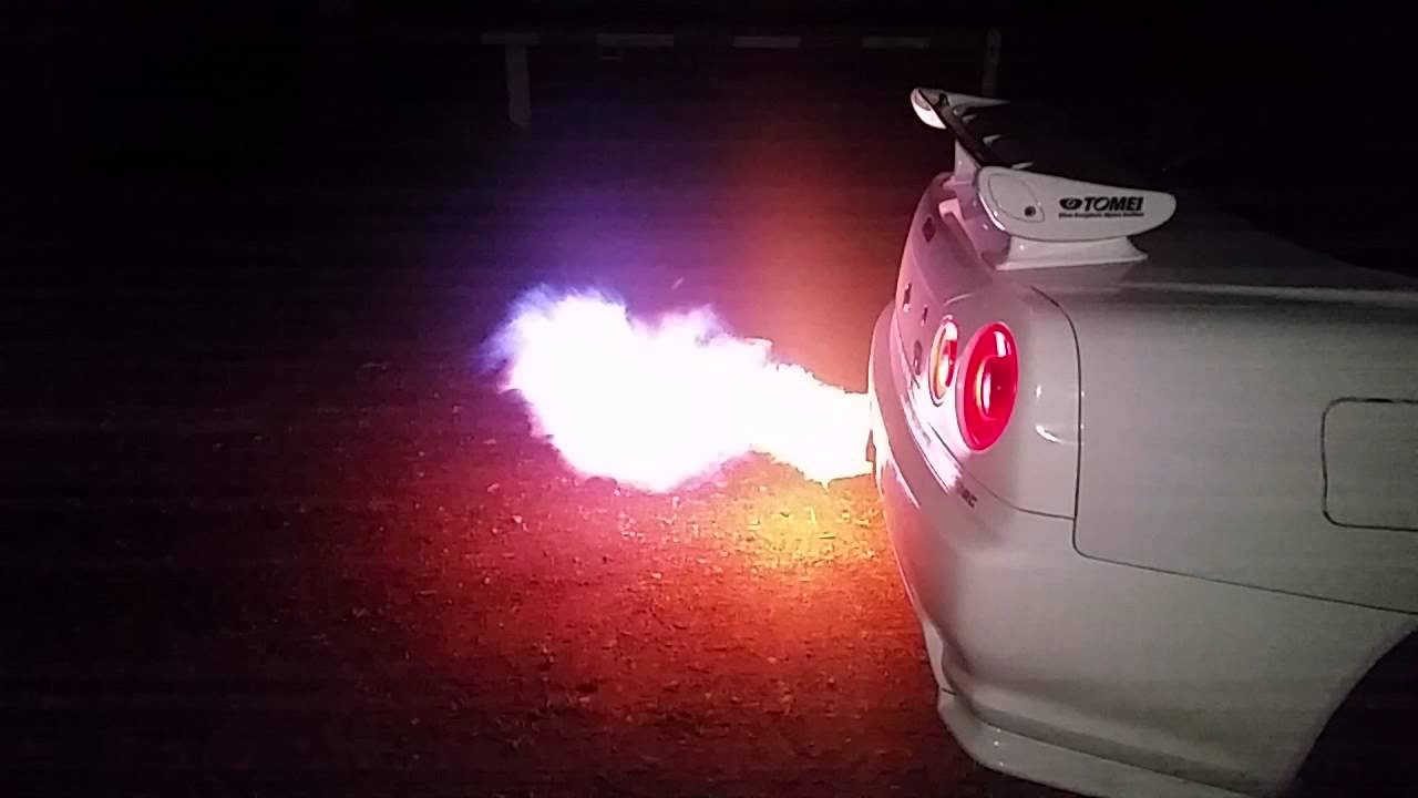 Nissan Skyline r34 spitting flames tomei exhaust - YouTube
