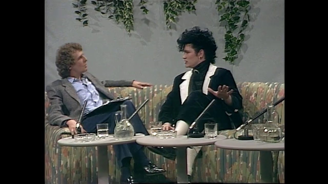 Gavin Friday on 'Saturday Live' with Eamon Dunphy, 1987 - YouTube