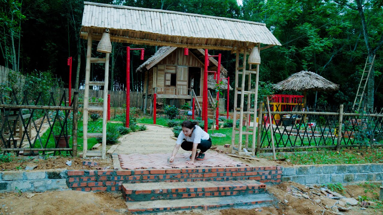 250 Days The girl builds a complete wooden house. Alone Living off the ...