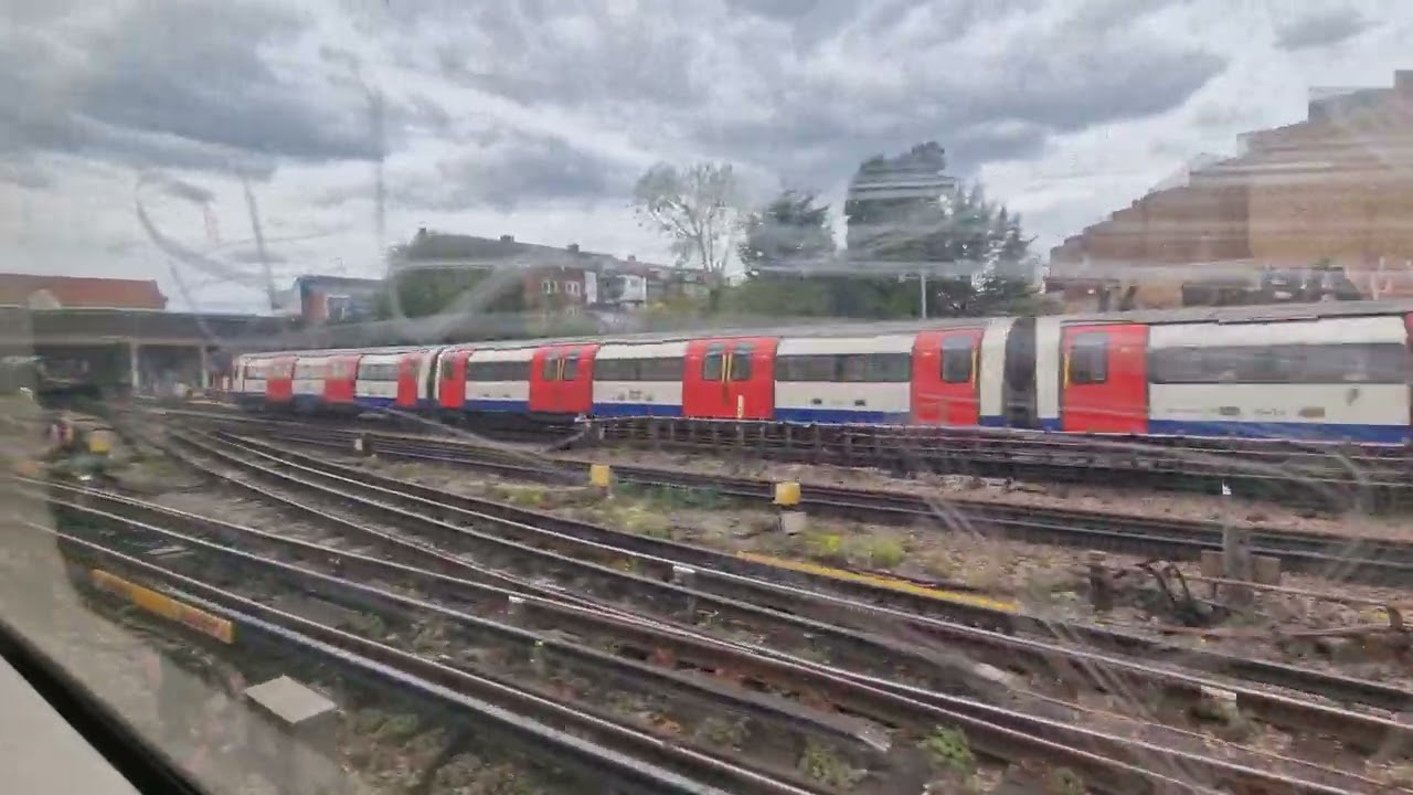 I thought Semi-fast Metropolitan line trains are for Mon to Fri Peaks ...