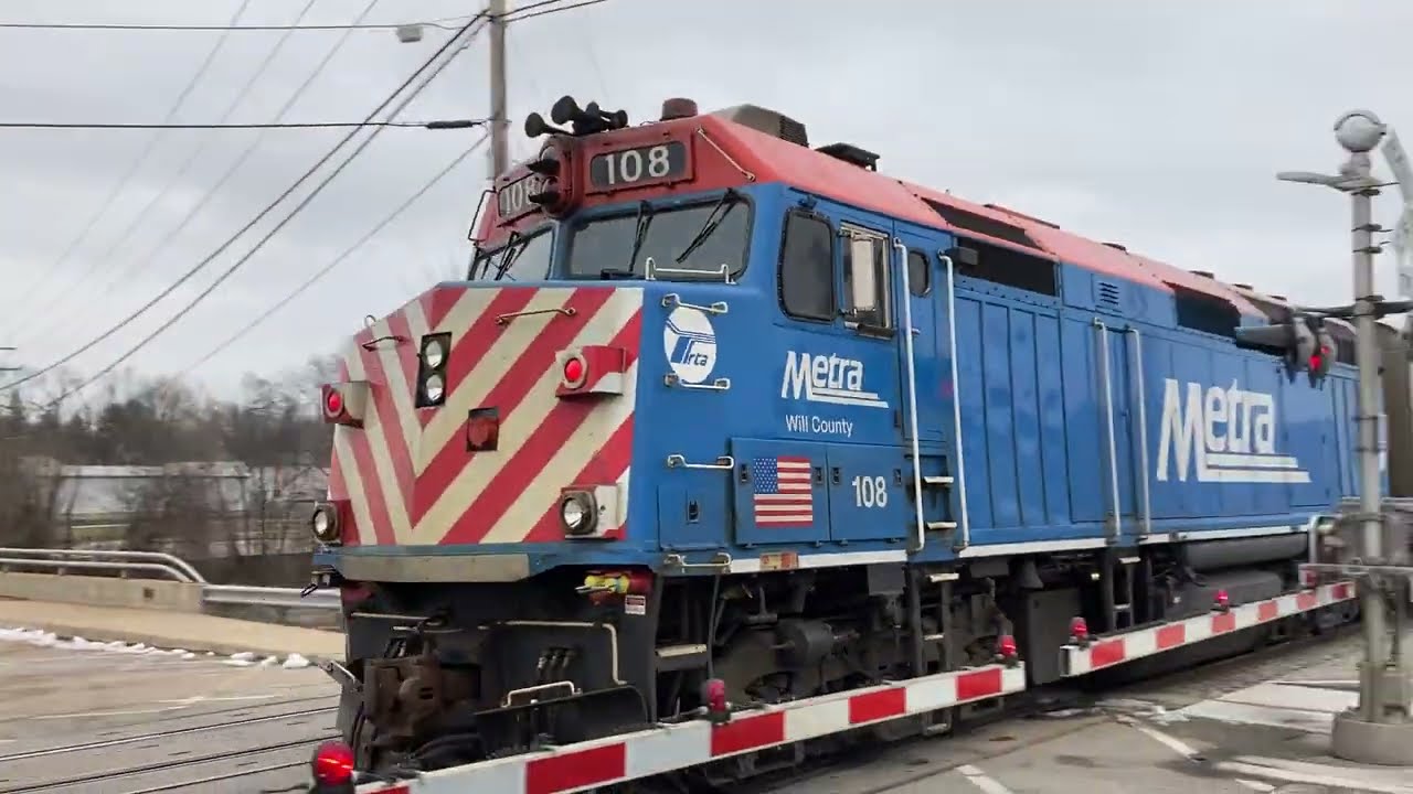 Metra F40ph 100at new Lenox - YouTube