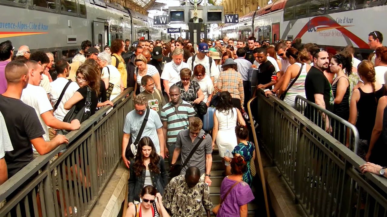 Nice—human traffic jam at the station - YouTube