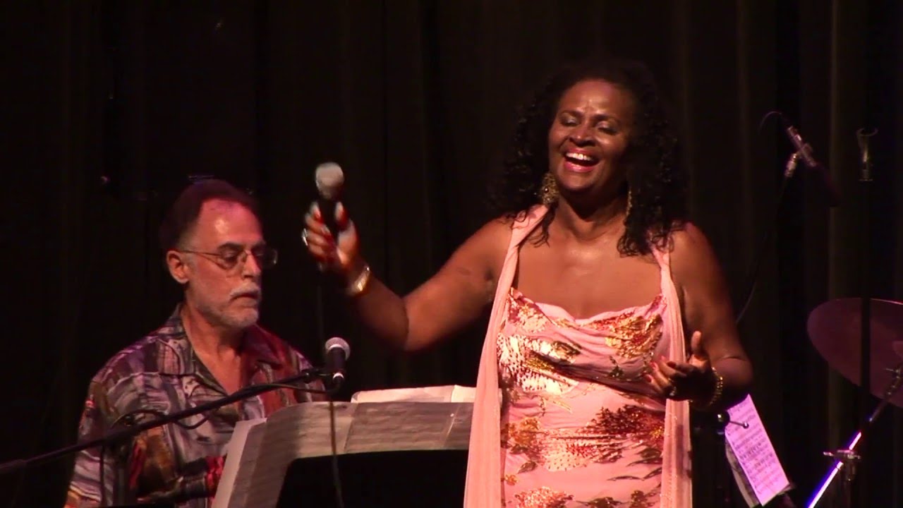 Cheryl Barnes Concert Dindi - YouTube