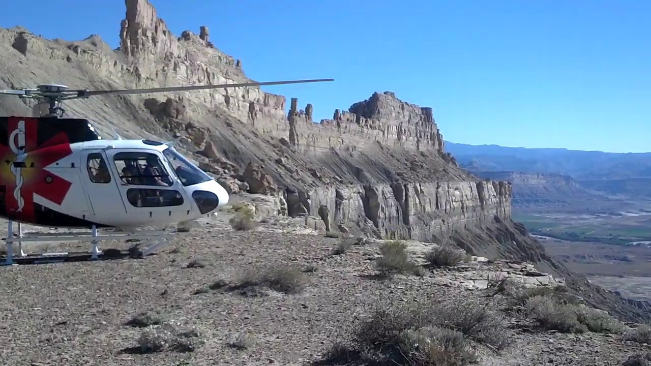 Helicopter landing on Utah cliff - YouTube