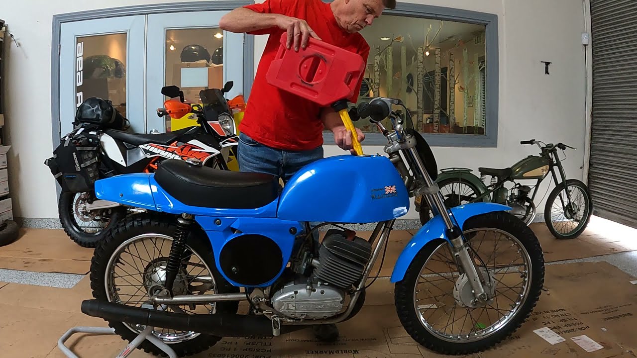 Rickman 125 starting video - YouTube