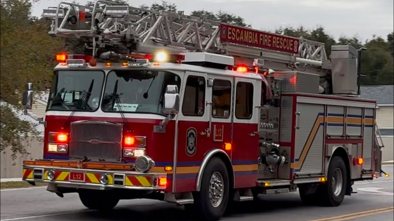 Escambia County Fire Rescue Old Ladder 12 Responding - YouTube