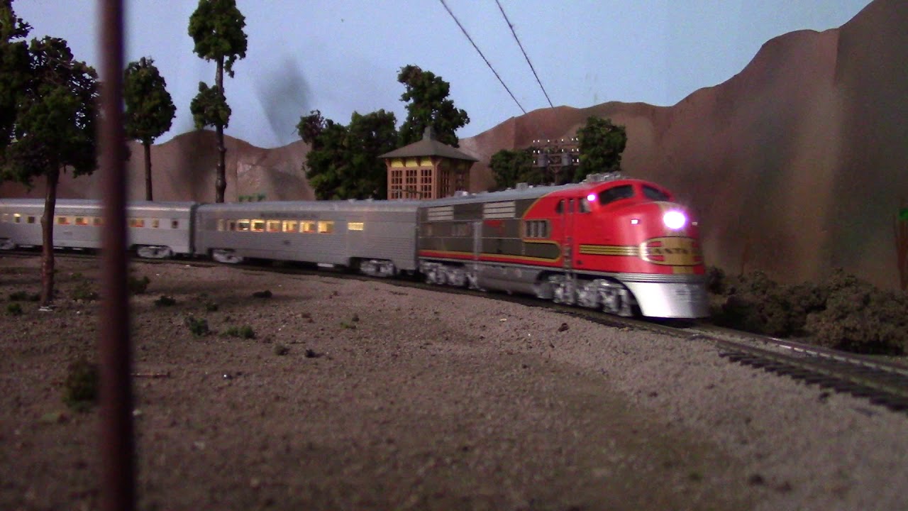 Broadway Limted Santa Fe EMC E1. - YouTube