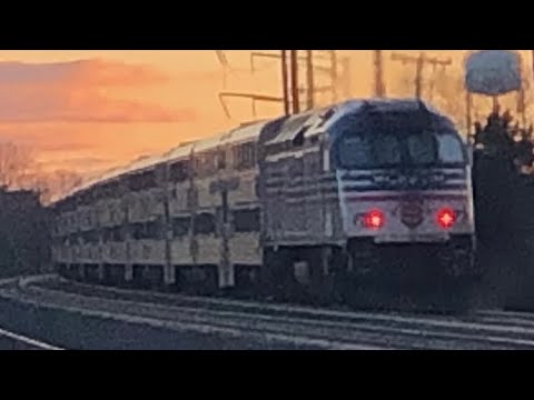 VRE Cab Car V715 & a LOUD MP36PH-3C V64 With a Beautiful Sunrise - YouTube