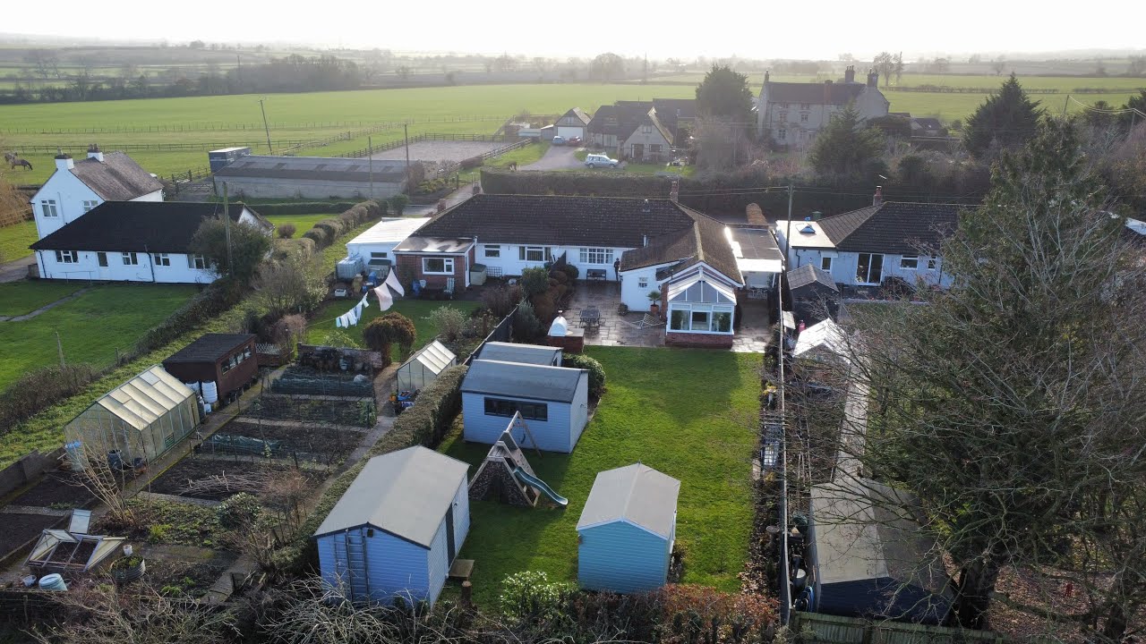 Virtual tour: A spacious bungalow in a rural setting. - YouTube