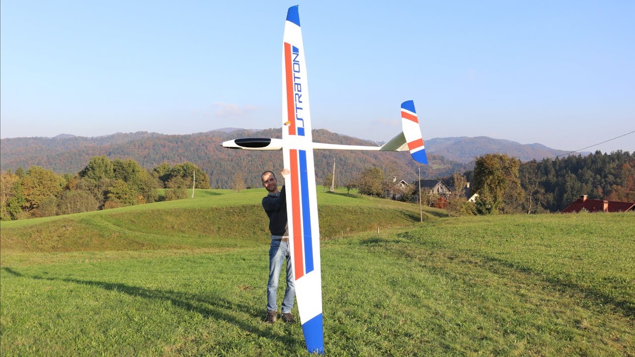 Staufenbiel STRATON in Action - Rolls & Fast Fly-bys & Large Loops ...
