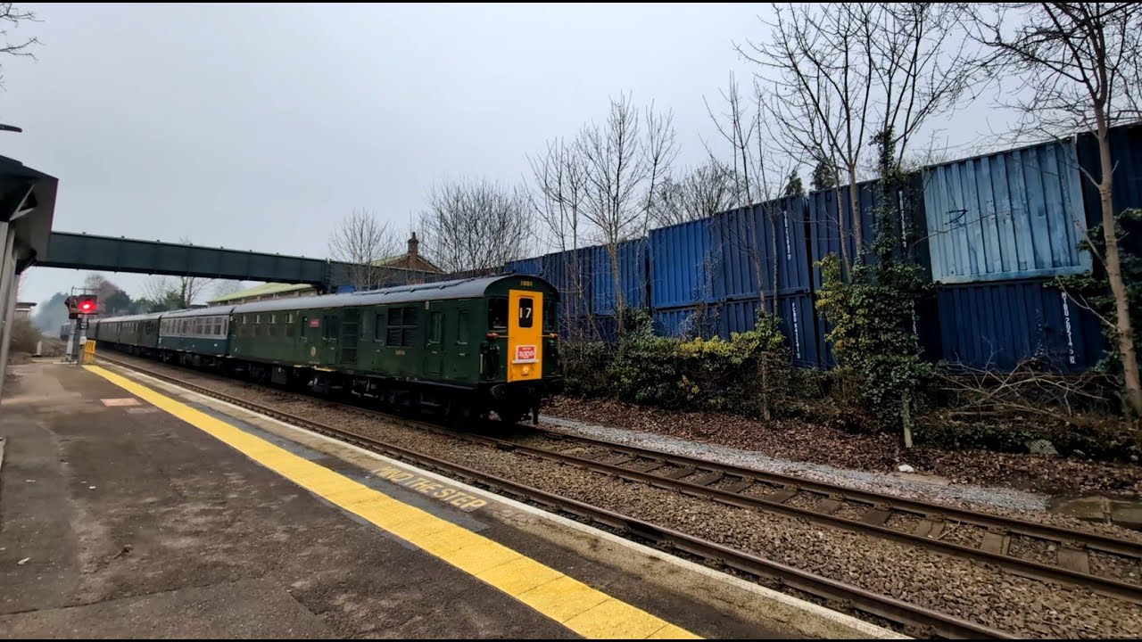 1001 | Hastings DMEU | Shalford Station | The Mick Tester Memorial ...