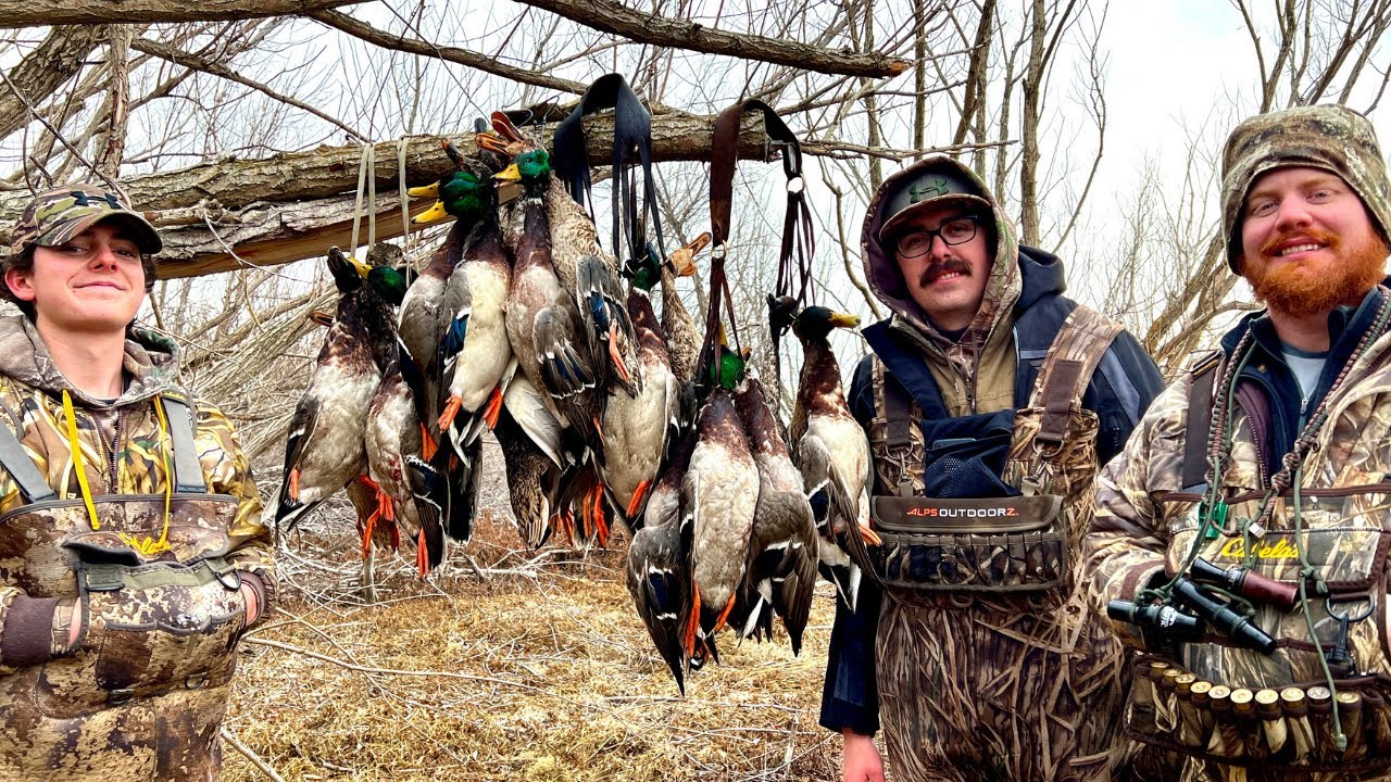 Decoying HIGHLY PRESSURED DUCKS on PUBLIC LAND | Big Water Duck Hunting ...