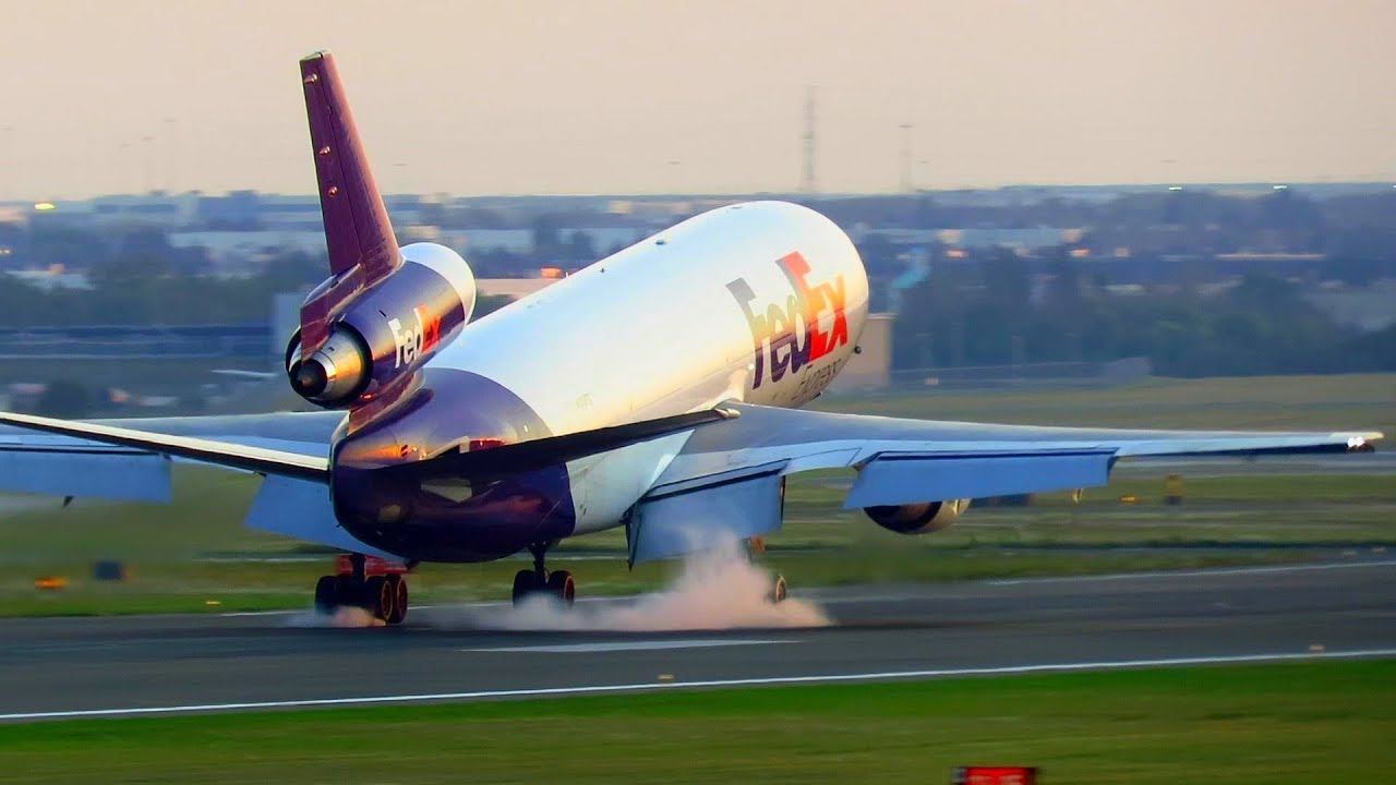 Fedex Express MD-10-30F SMOOKY SUNSET Landing at Toronto Pearson YYZ ...