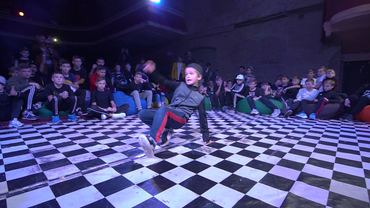 Bboy Demo VS bboy Martin | top 16 kids Joint&jam 2019 - YouTube