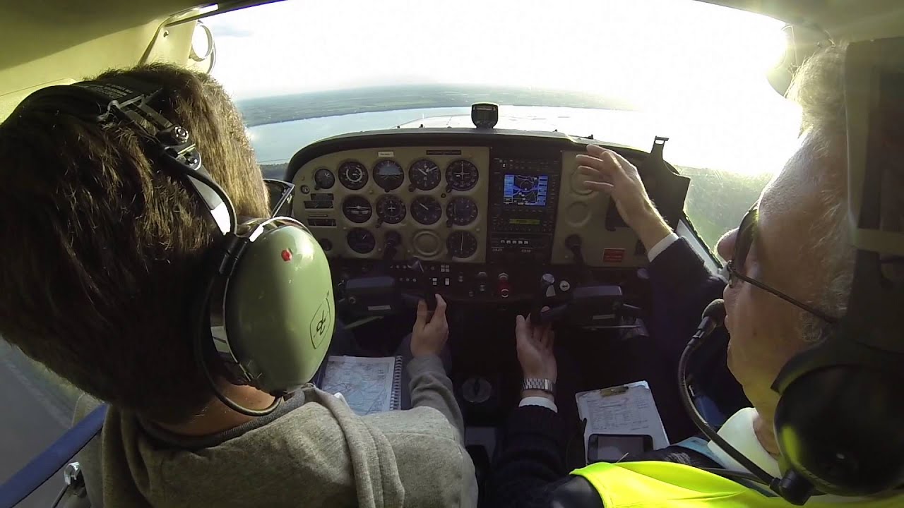 Cessna 172 | Flightlesson PPL | Live ATC Comms - YouTube